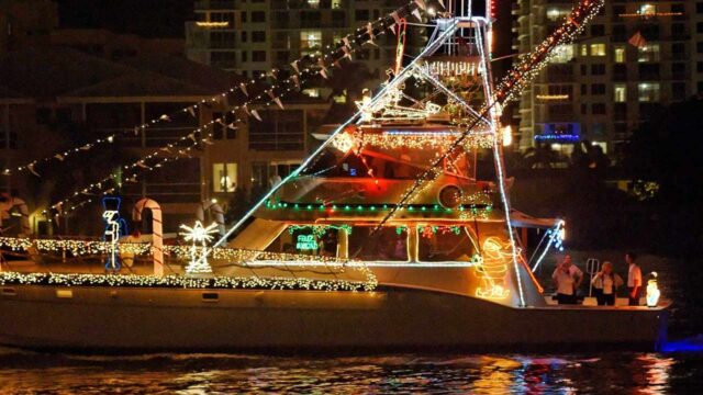 Florida Lights up the Waterways with Holiday Boat Parades - Florida Smart